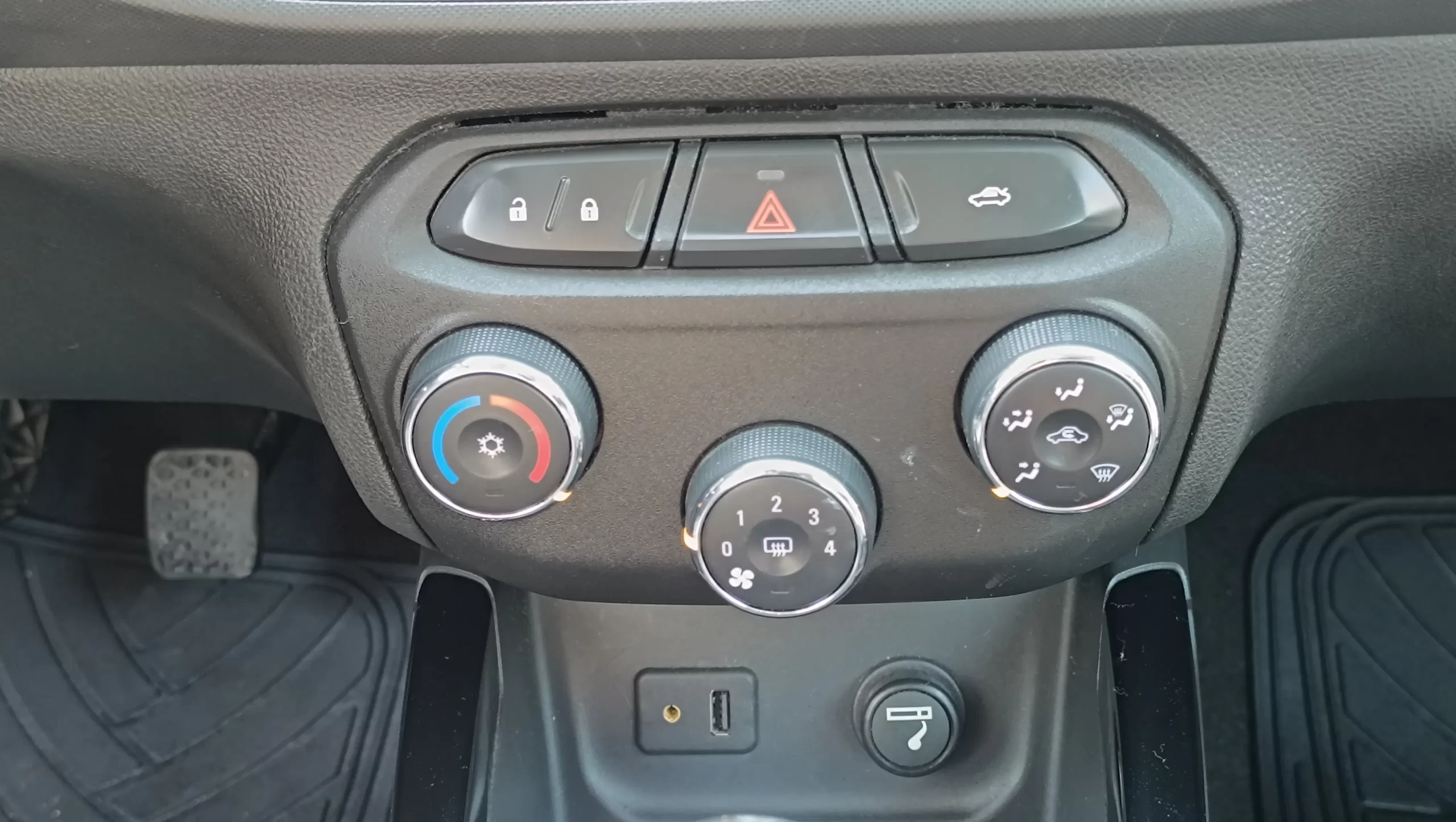 CHEVROLET ONIX LTZ 2017 1.4cc – StarCars