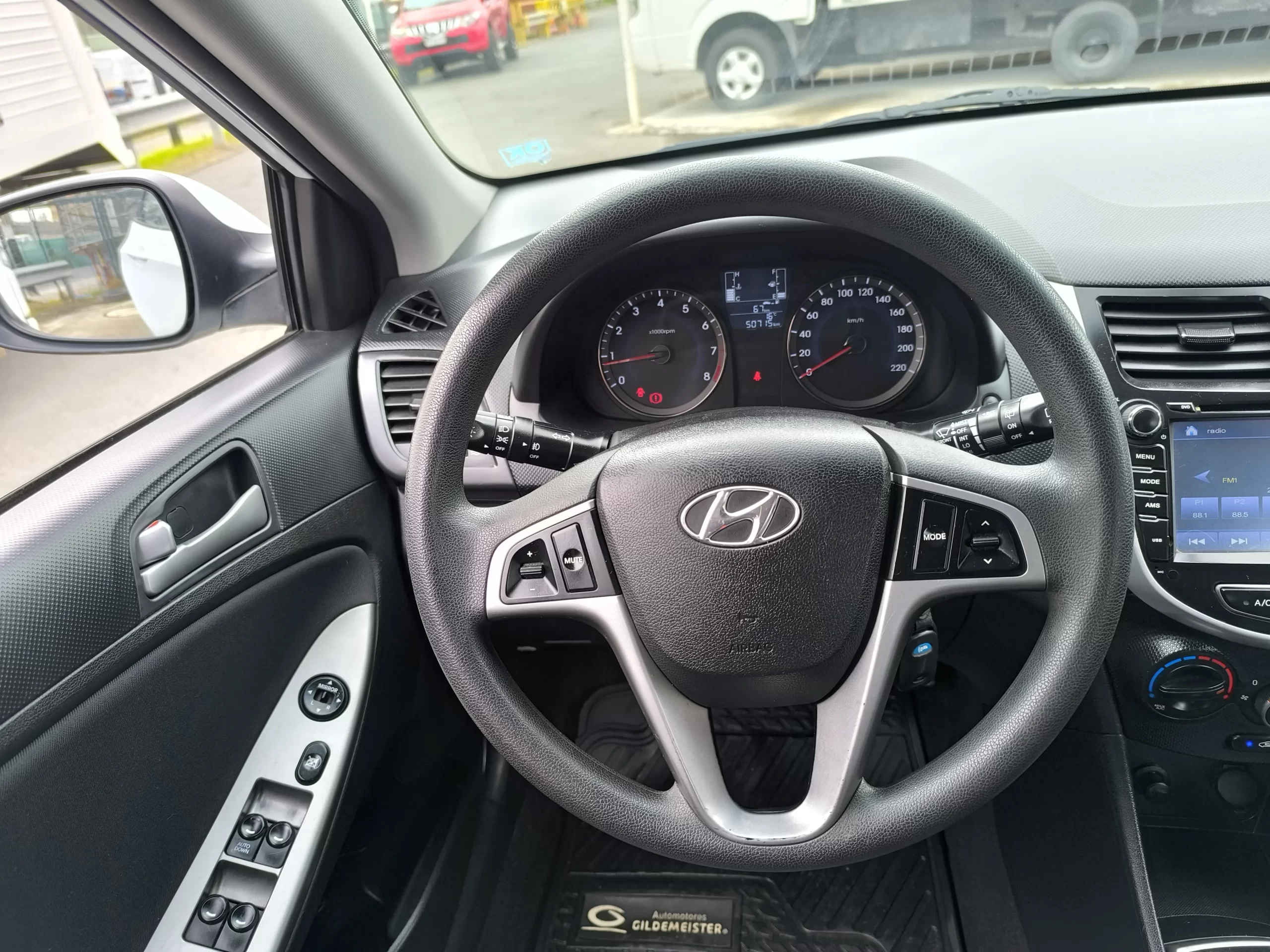 HYUNDAI ACCENT HB 2017 1.4cc – StarCars